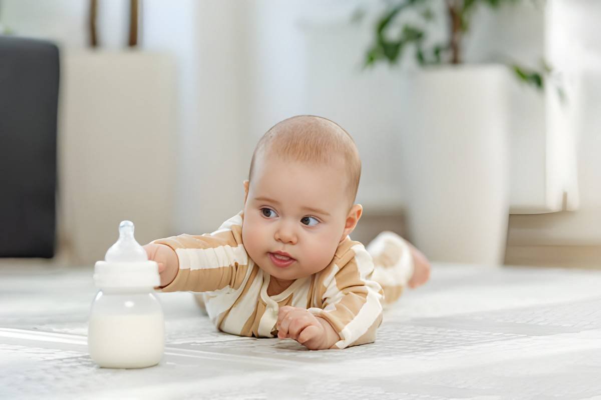 A Breast-Fed Newborn Baby Generally Nurses: Understanding Feeding ...